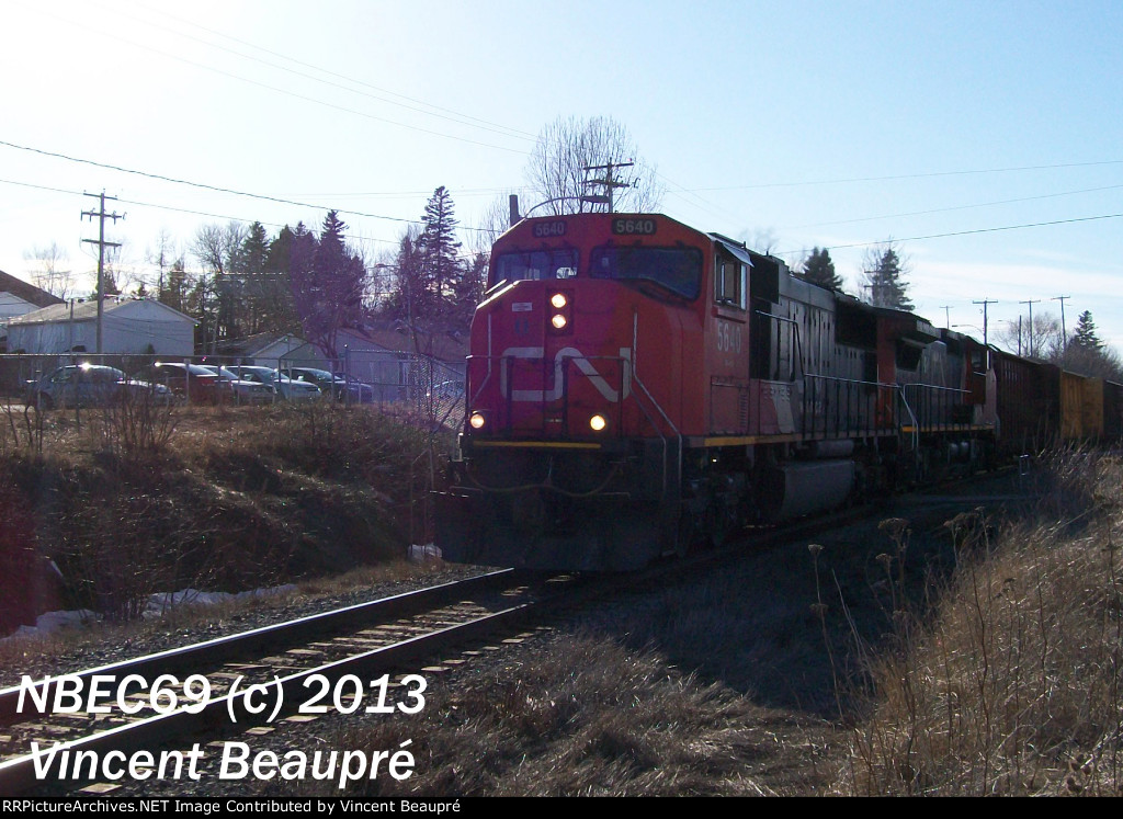 CN 5640 on the 402 East